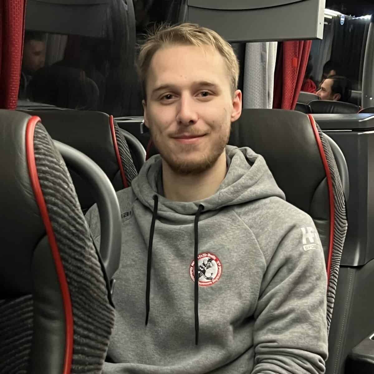 Idschok ・ Florian – FASS Berlin Eishockey